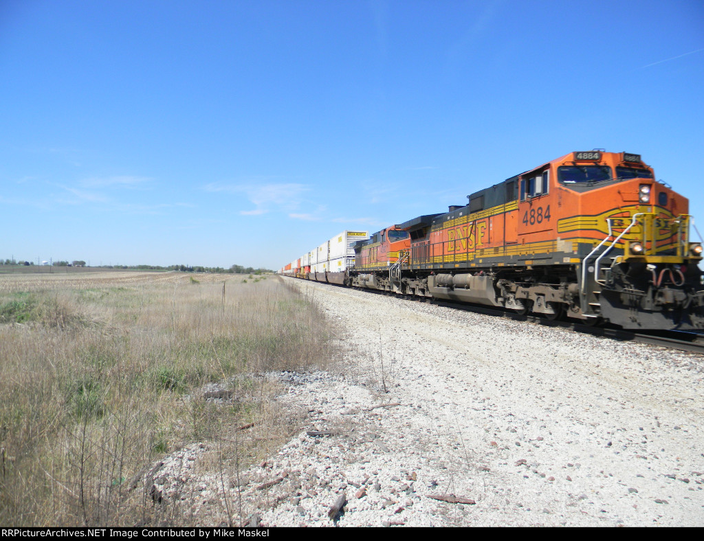 BNSF 4884